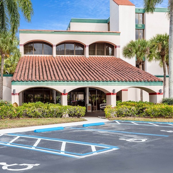 Hotel in West Palm Beach | 88 Palms Hotel & Event Center