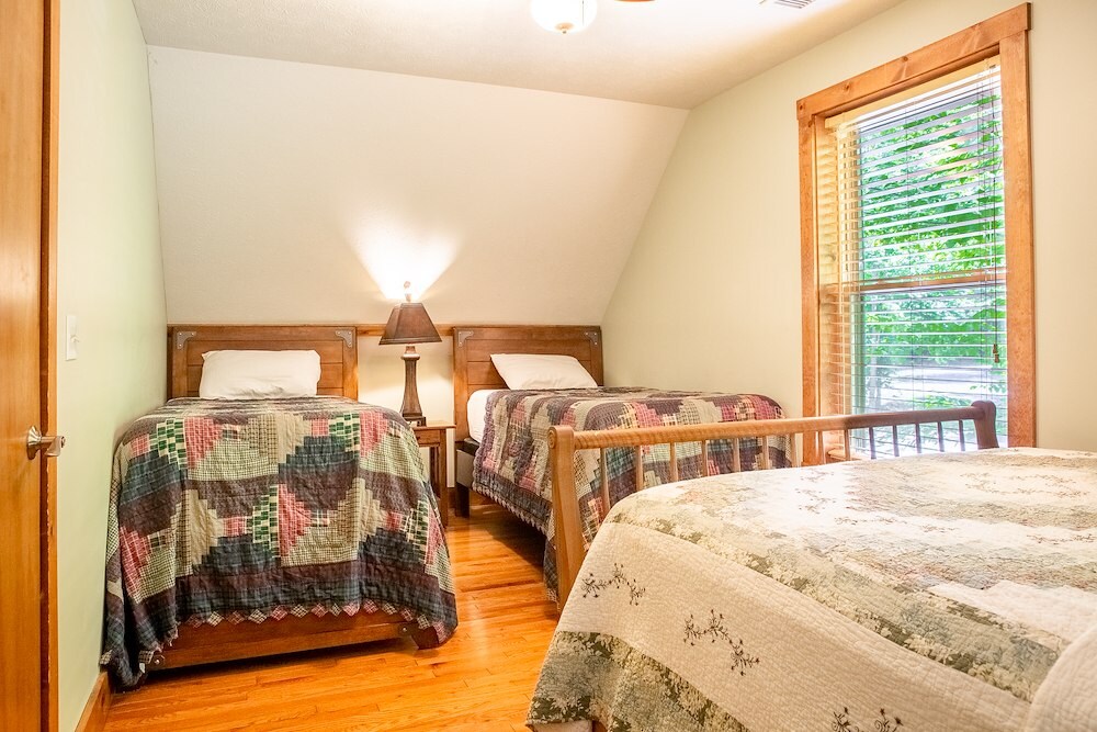 Deluxe 2-Bedroom Outback Cabin | Adventures on the Gorge