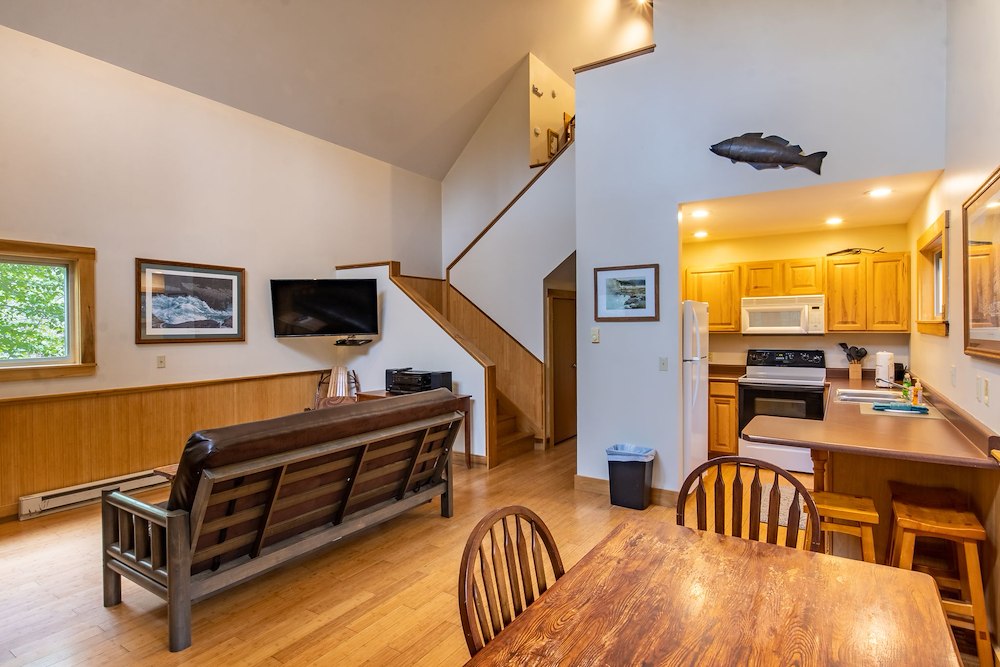Deluxe 2-Bedroom Cabin on the Gorge| Adventures on the Gorge