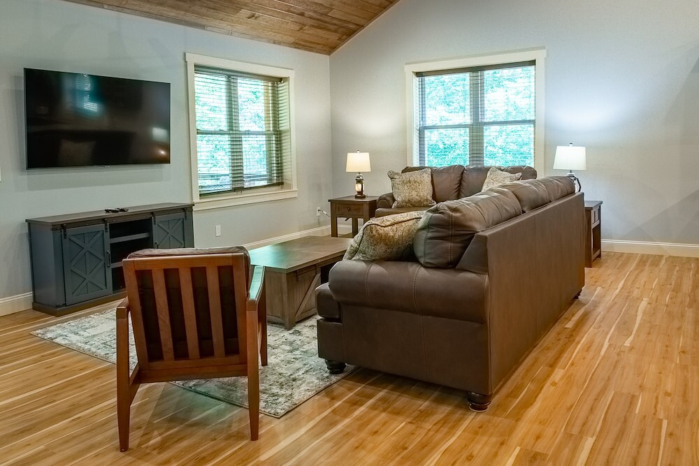 Deluxe Ames House| Adventures on the Gorge