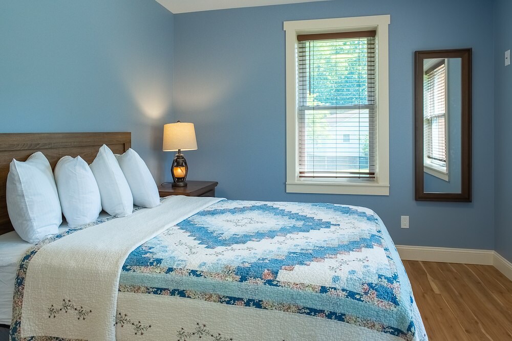 Deluxe Ames House| Adventures on the Gorge