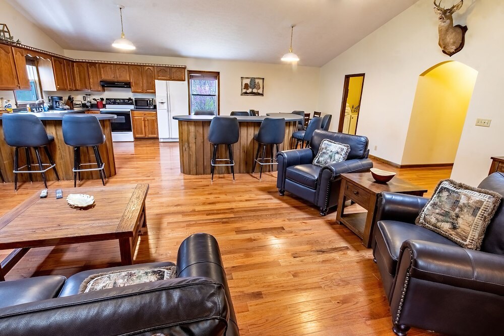 Deluxe Miles House | Adventures on the Gorge