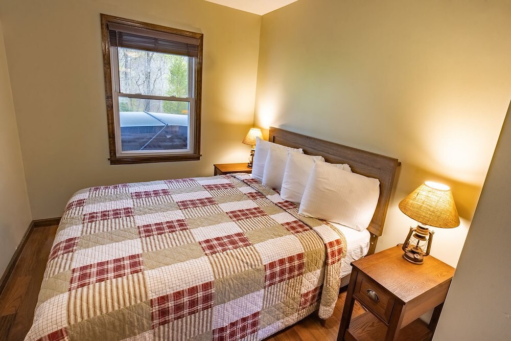 Deluxe Miles House | Adventures on the Gorge