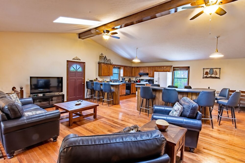 Deluxe Miles House | Adventures on the Gorge