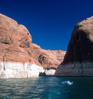 Hiking in Lake Powell | Lake Powell Resorts & Marinas