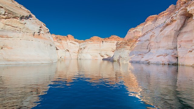North Lake Powell Things to Do | Lake Powell Resorts & Marinas