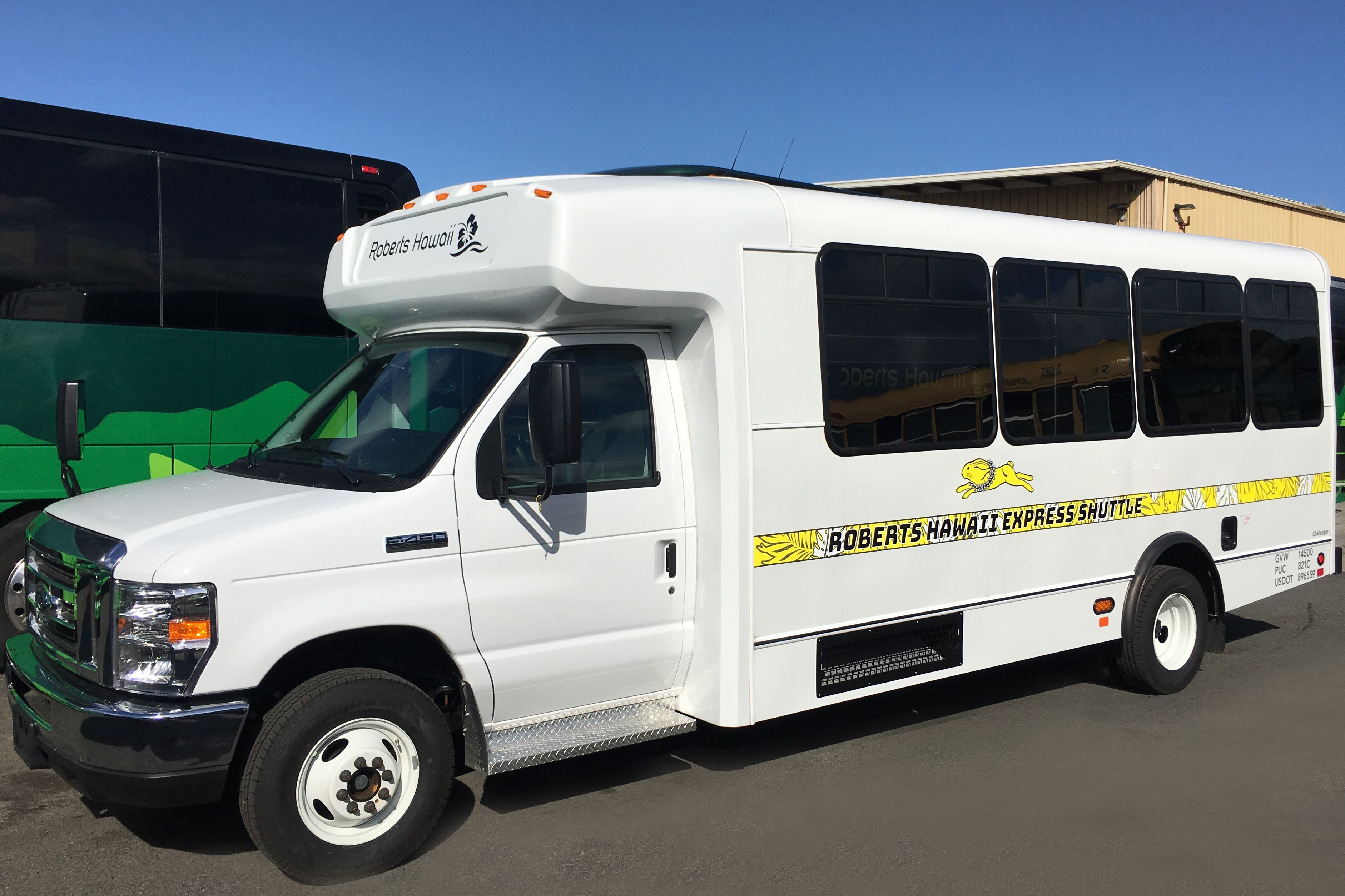 Airport Shuttle | Roberts Hawaii