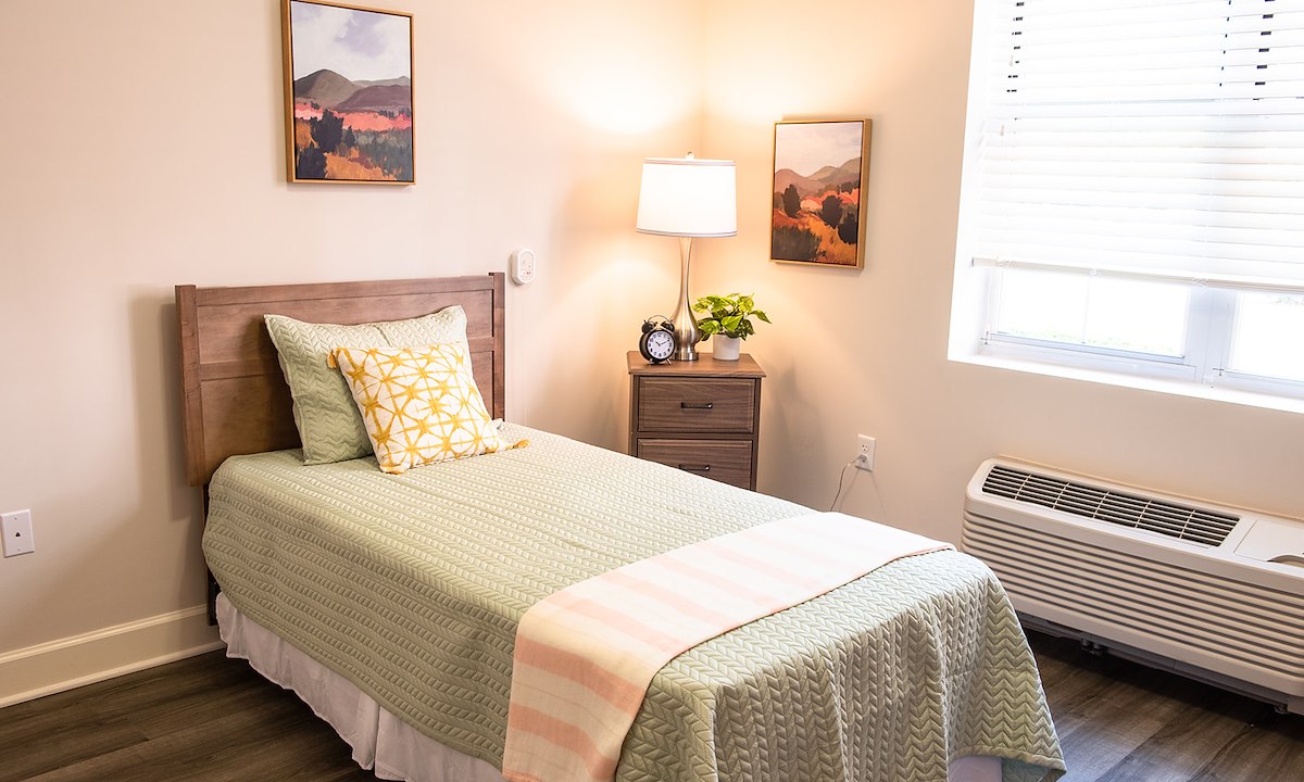 Cedar Manor: Quality Senior Living | Commonwealth SL