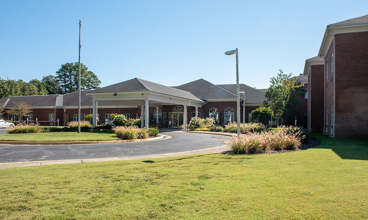 Cedar Manor: Quality Senior Living | Commonwealth SL