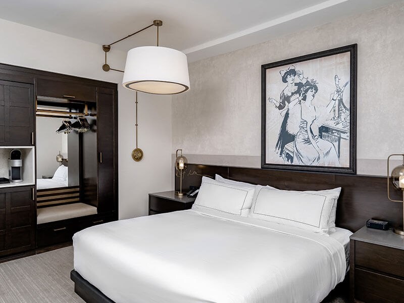 Upscale Hotel Rooms, Des Moines, Iowa - Hotel Fort Des Moines