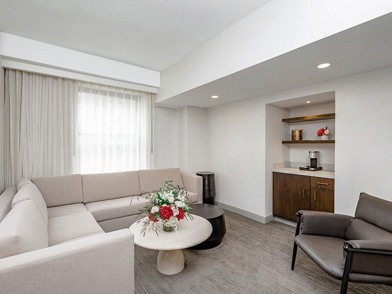 Upscale Hotel Rooms, Des Moines, Iowa - Hotel Fort Des Moines