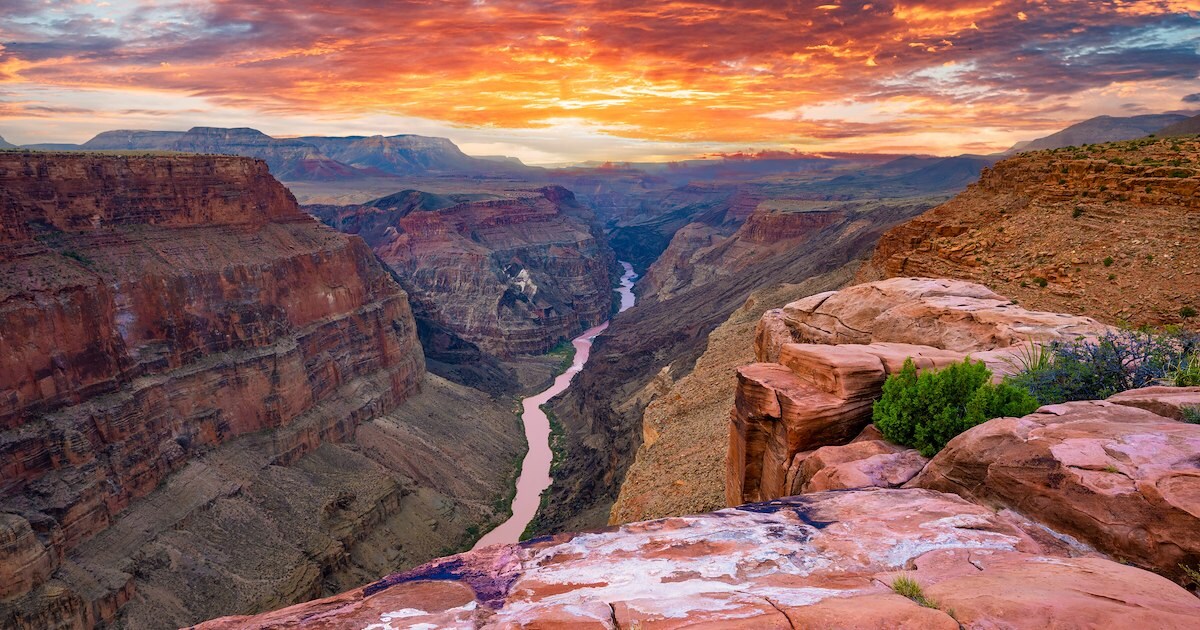 Tusayan Hotel Deals and Packages | Grand Canyon Plaza Hotel