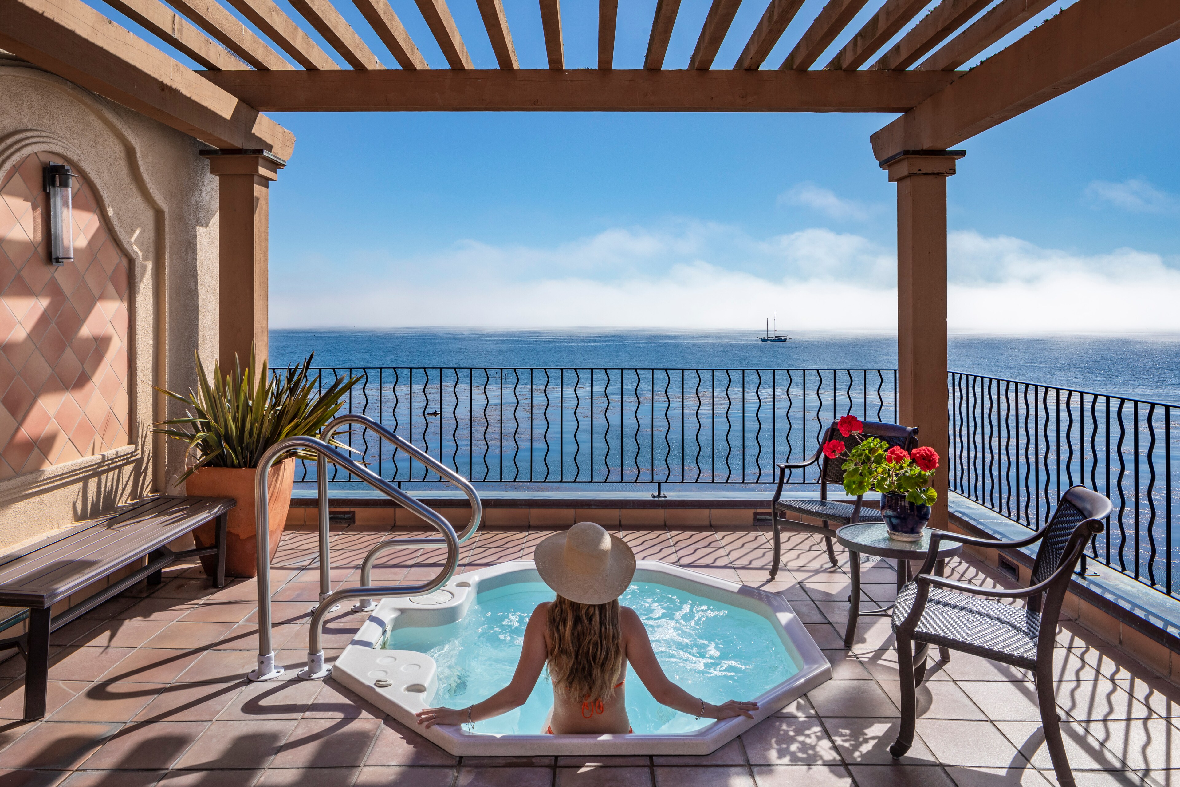 Discover Charming Oceanfront Hotels in Monterey | Inns of Monterey
