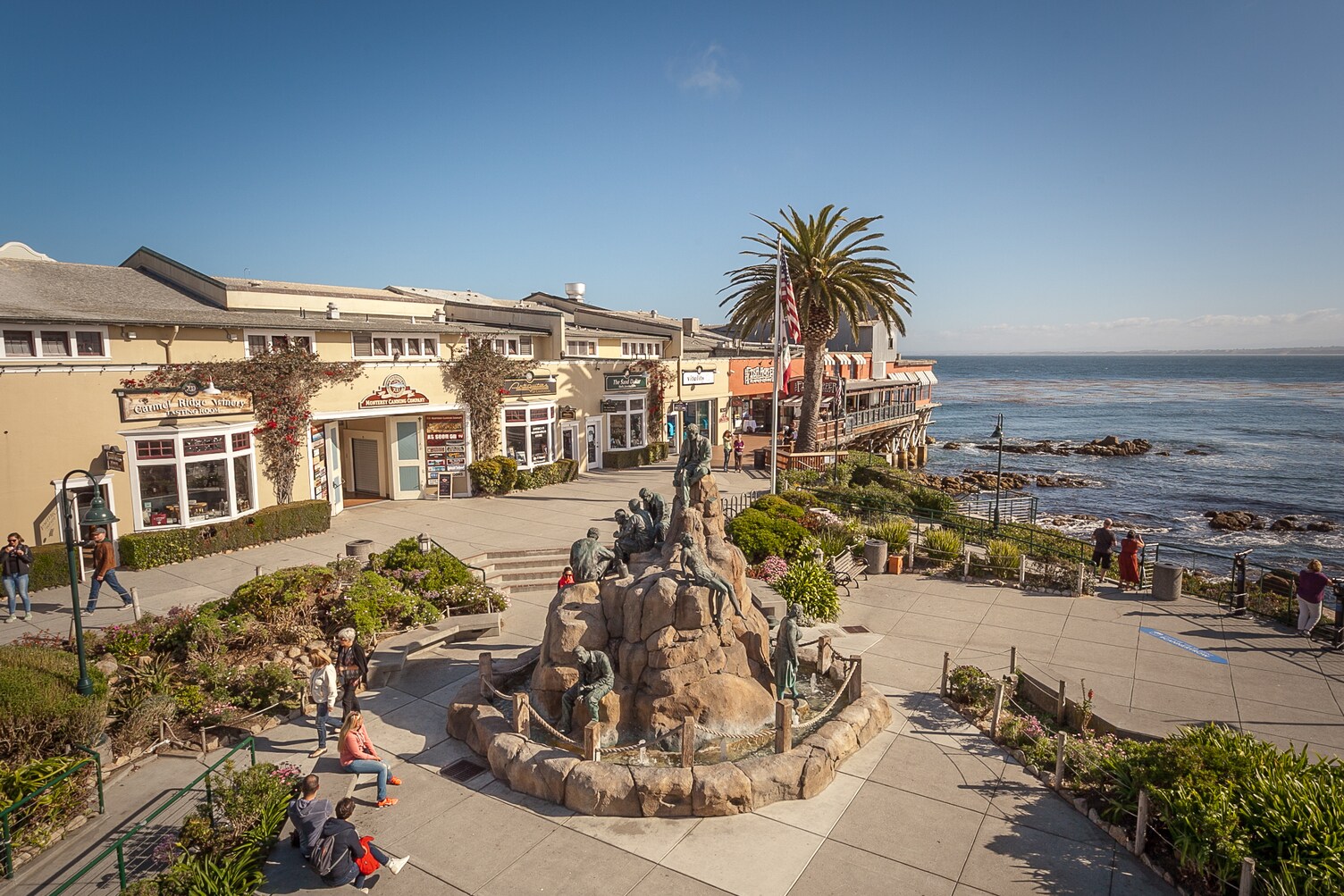 Discover Charming Oceanfront Hotels in Monterey | Inns of Monterey