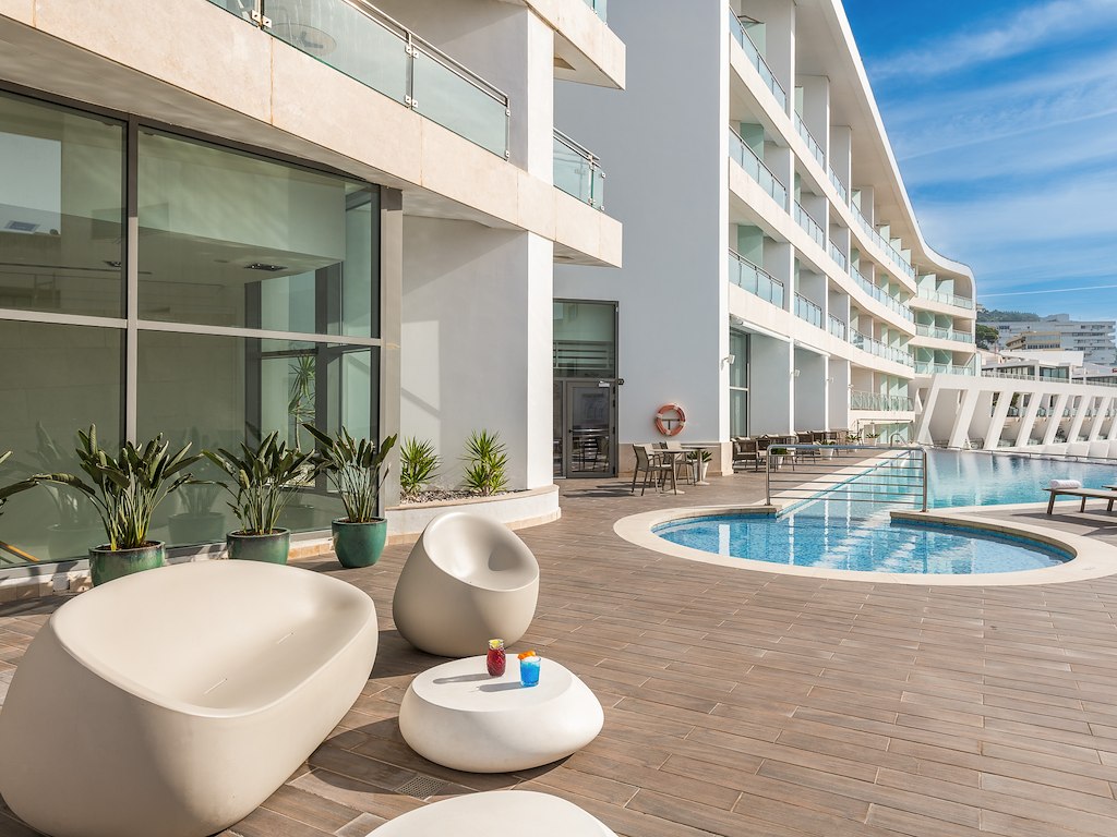 View our Stunning Beachfront Hotel | Sesimbra Oceanfront Hotel