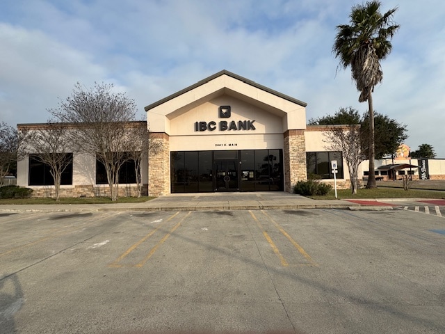 Welcome to IBC Bank at 2001 E Main St., Alice, TX.