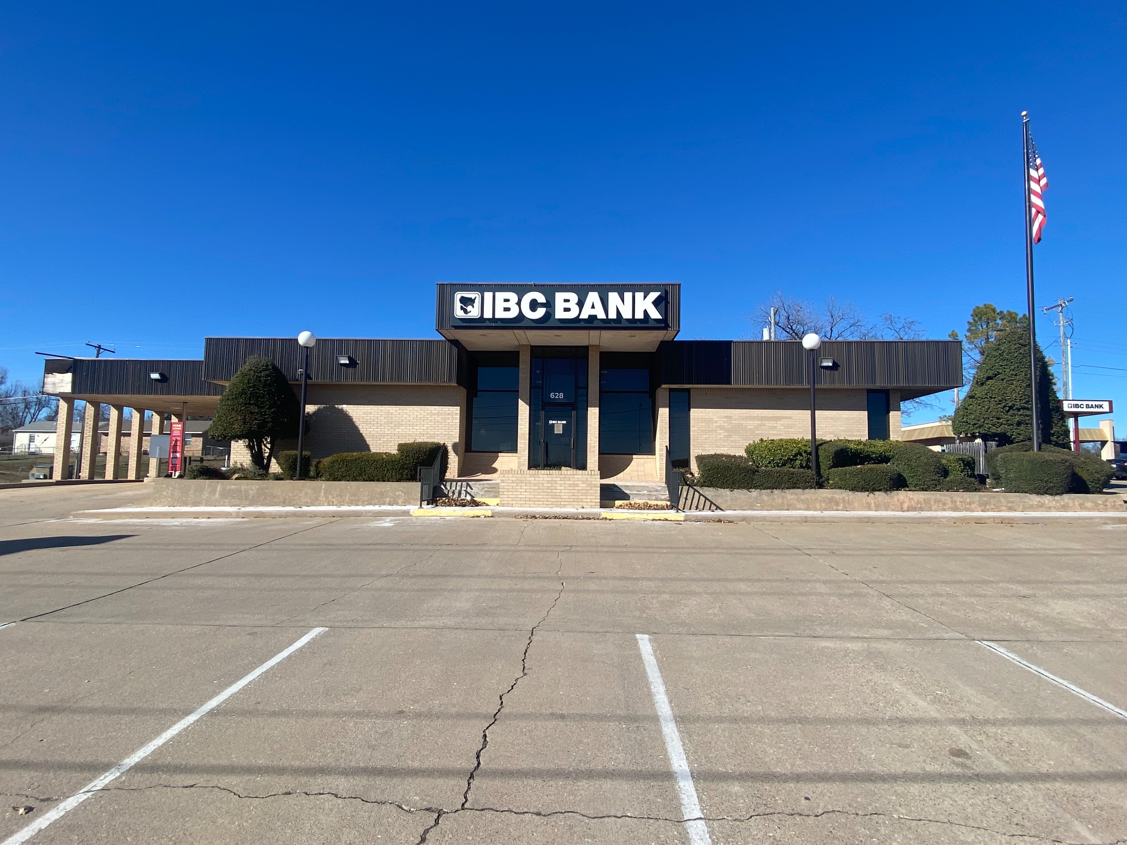 Welcome to IBC Bank at 628 W Grand Ave., Chickasha, OK.