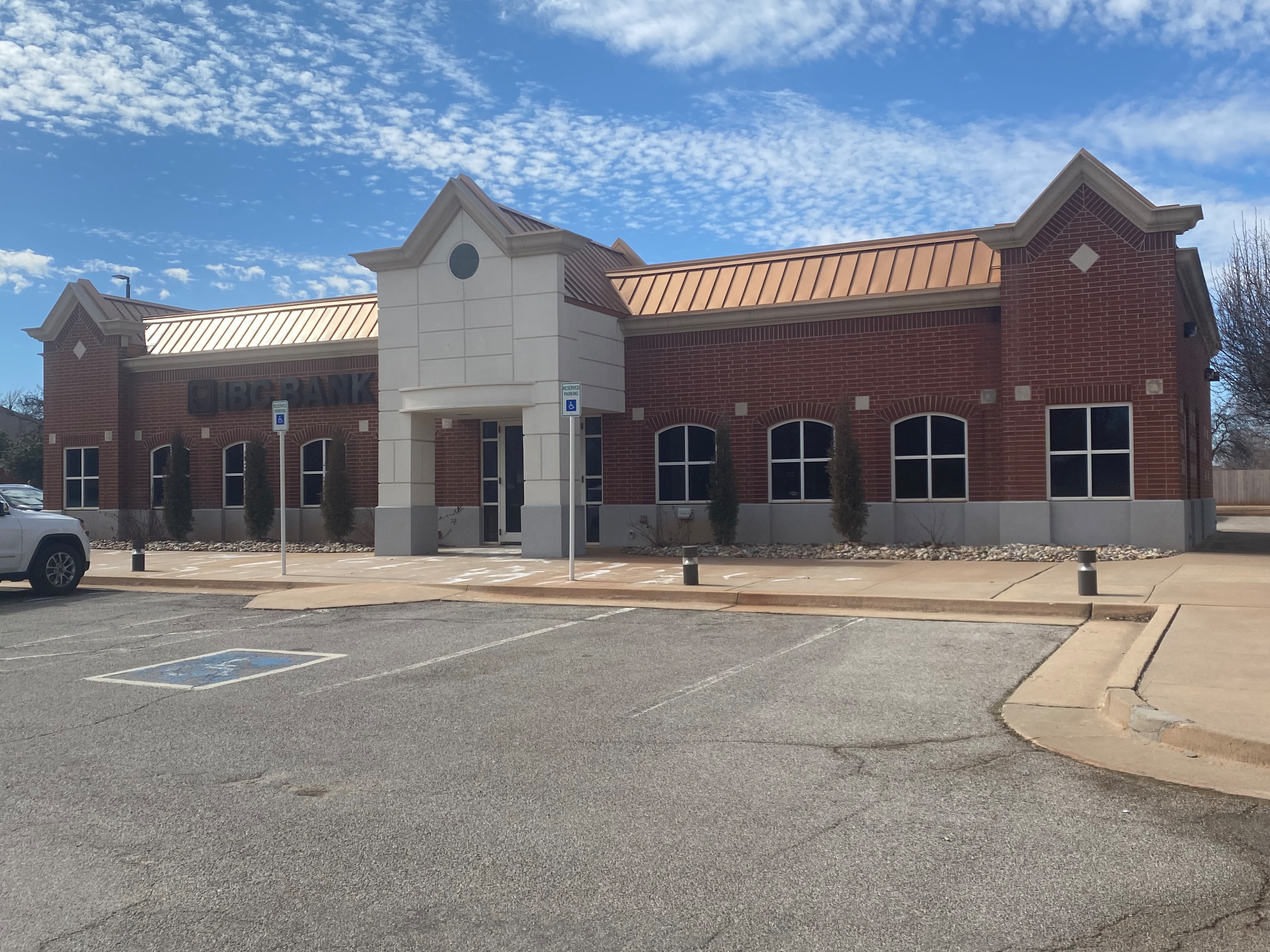 Welcome to IBC Bank at 421 S Santa Fe Ave., Edmond, OK.