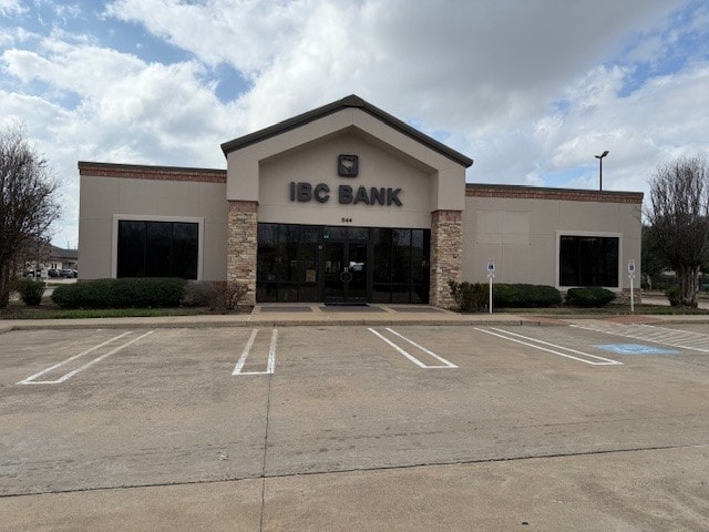 Welcome to IBC Bank at 544 W Grand Pkwy S, Katy, TX.
