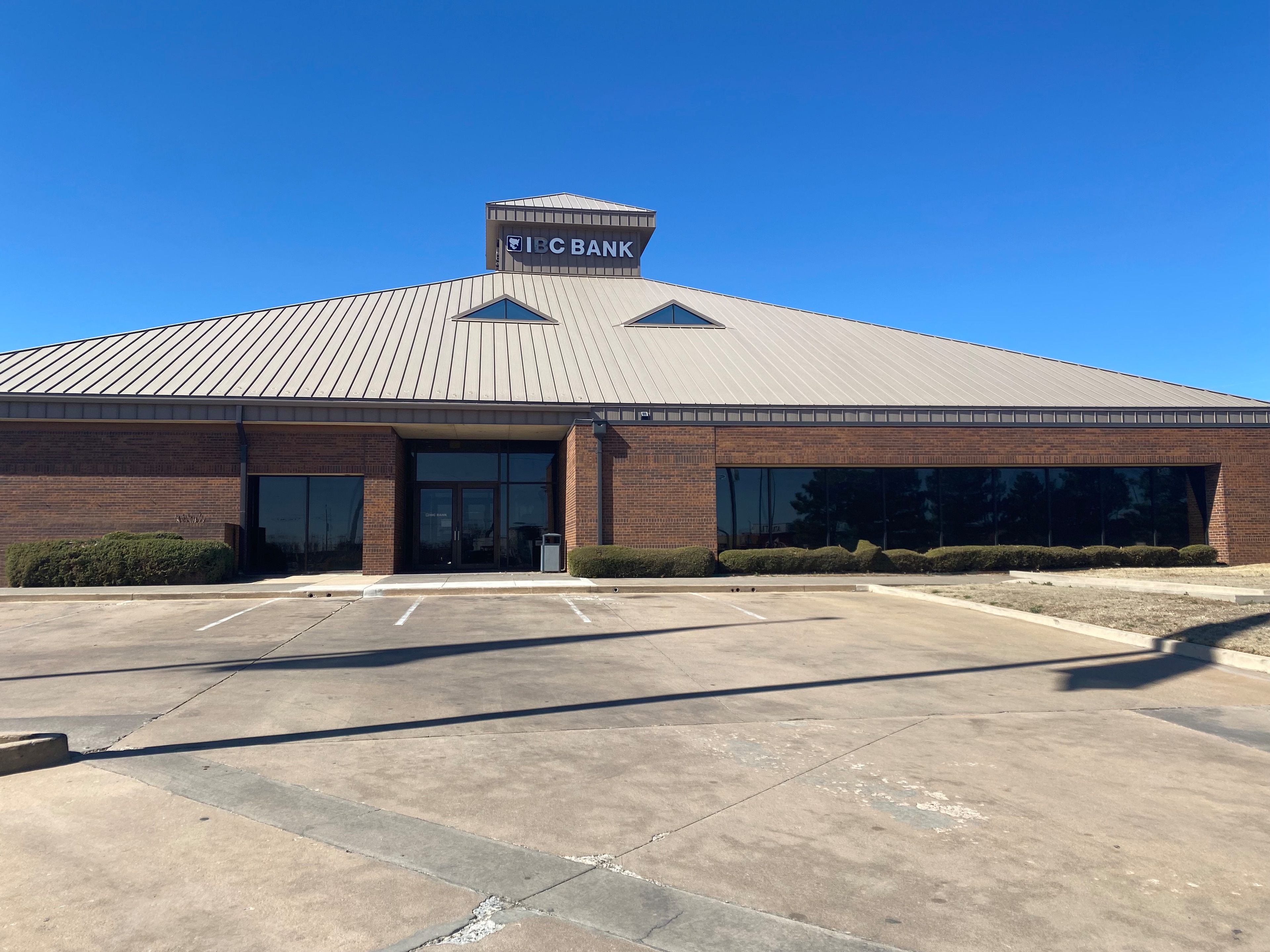 Welcome to IBC Bank at 6425 NW Cache Rd., Lawton, OK.