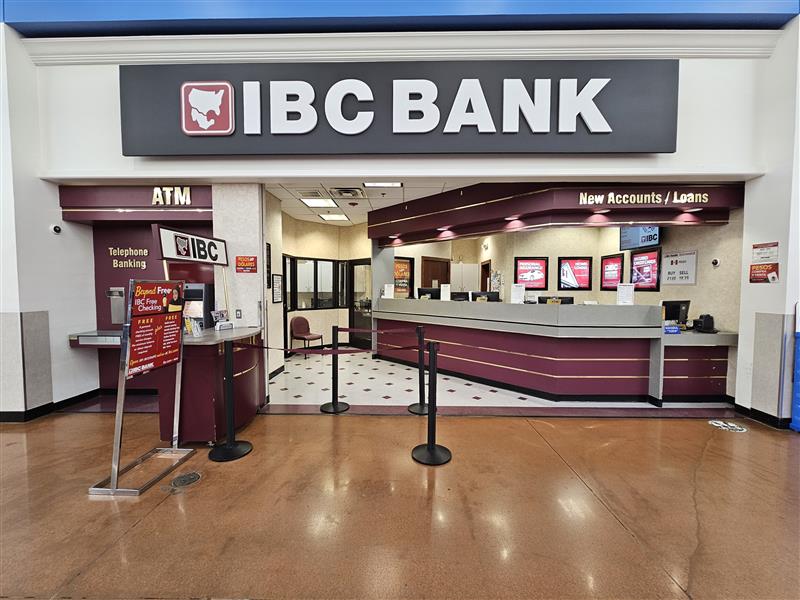 Welcome to IBC Bank at 215 E Mile 3 Rd., Palmhurst, TX.