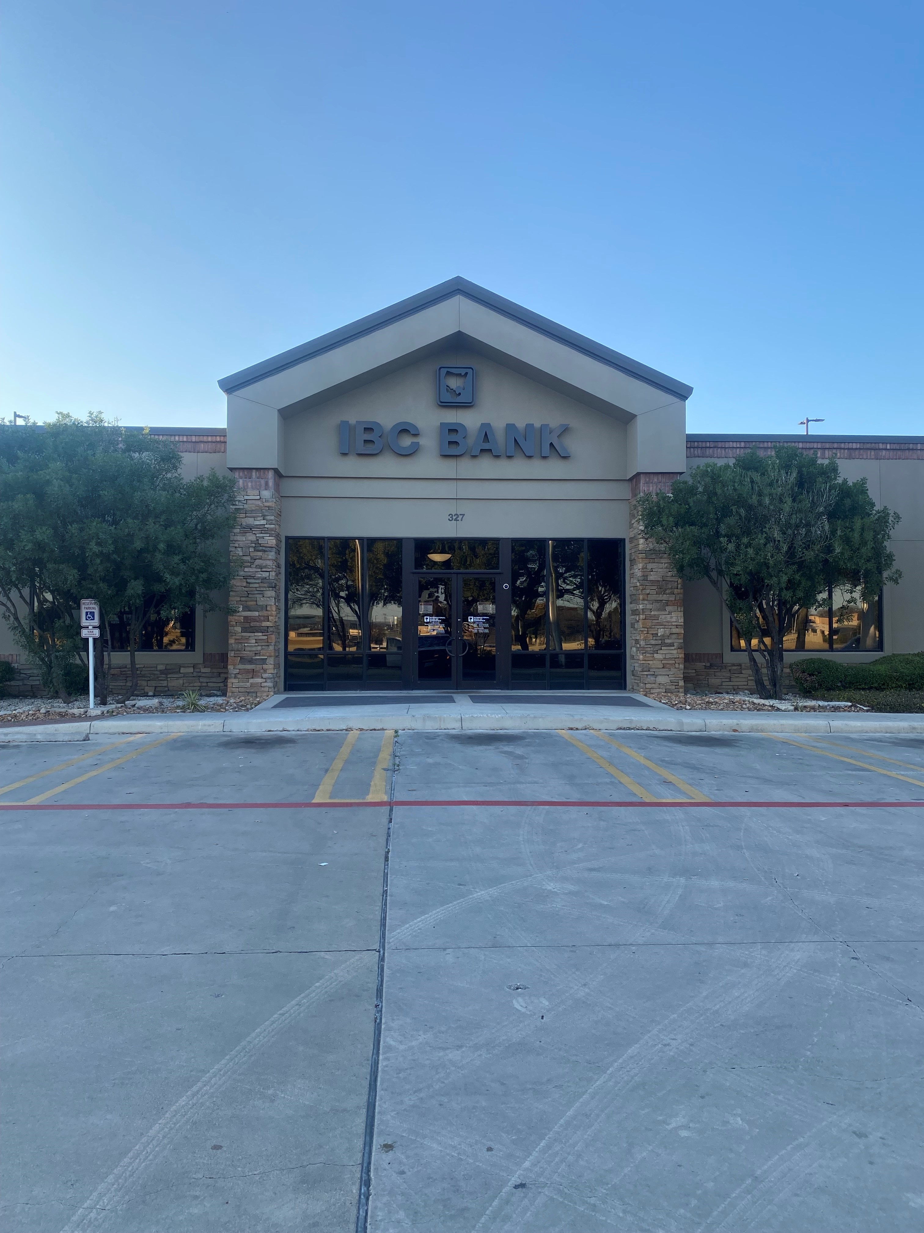 Welcome to IBC Bank at 327 SW Loop 410, San Antonio, TX.