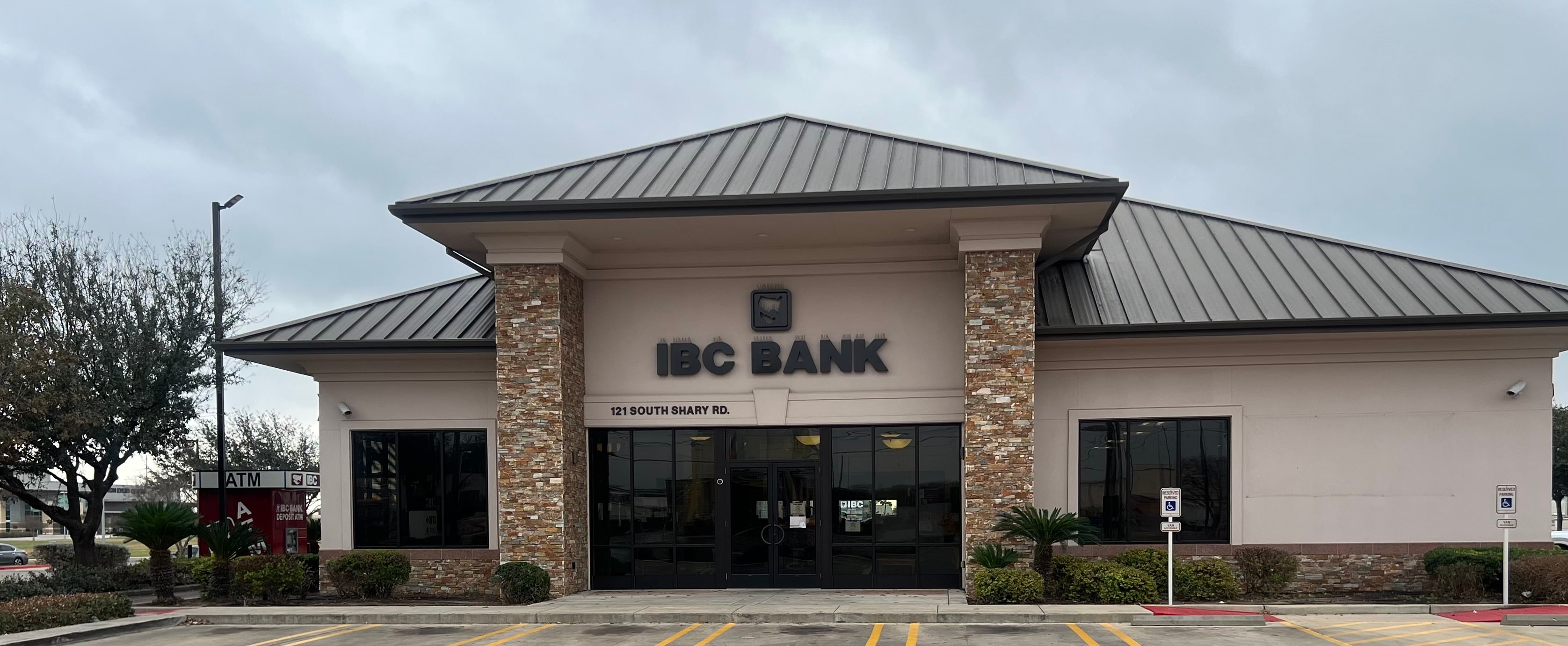 Welcome to IBC Bank at 121 S Shary Rd., Mission, TX.