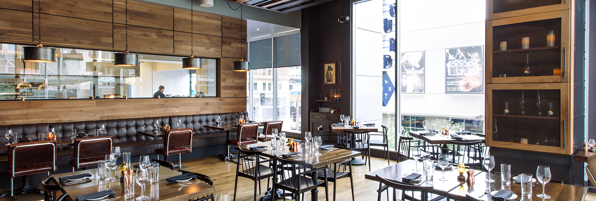 Restaurants Near Footprint Center - Blue Hound Kitchen & Cocktails