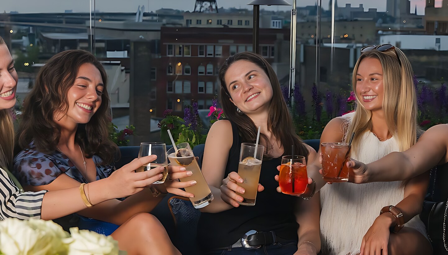 Rooftop Bars in Milwaukee | Outsider Rooftop Bar