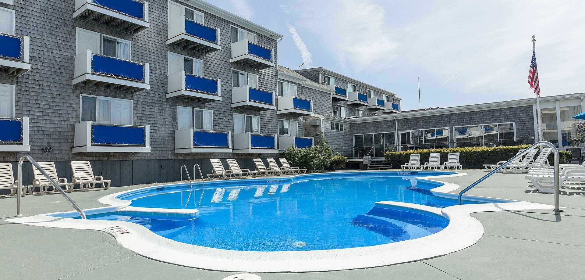 Oceanfront Hotel Near Misquamicut Beach | Pleasant View Inn