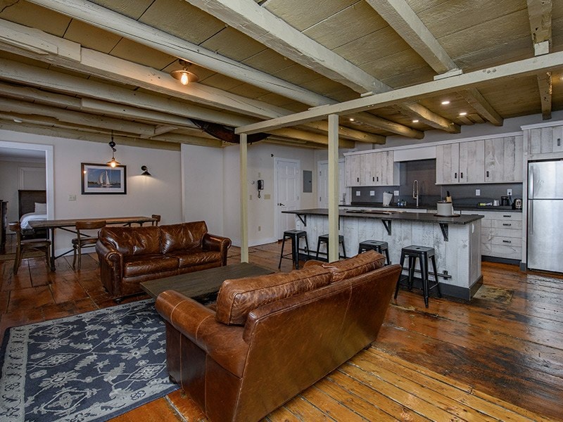 Waterfront Rhode Island Hotel Rooms - Bristol Harbor Inn