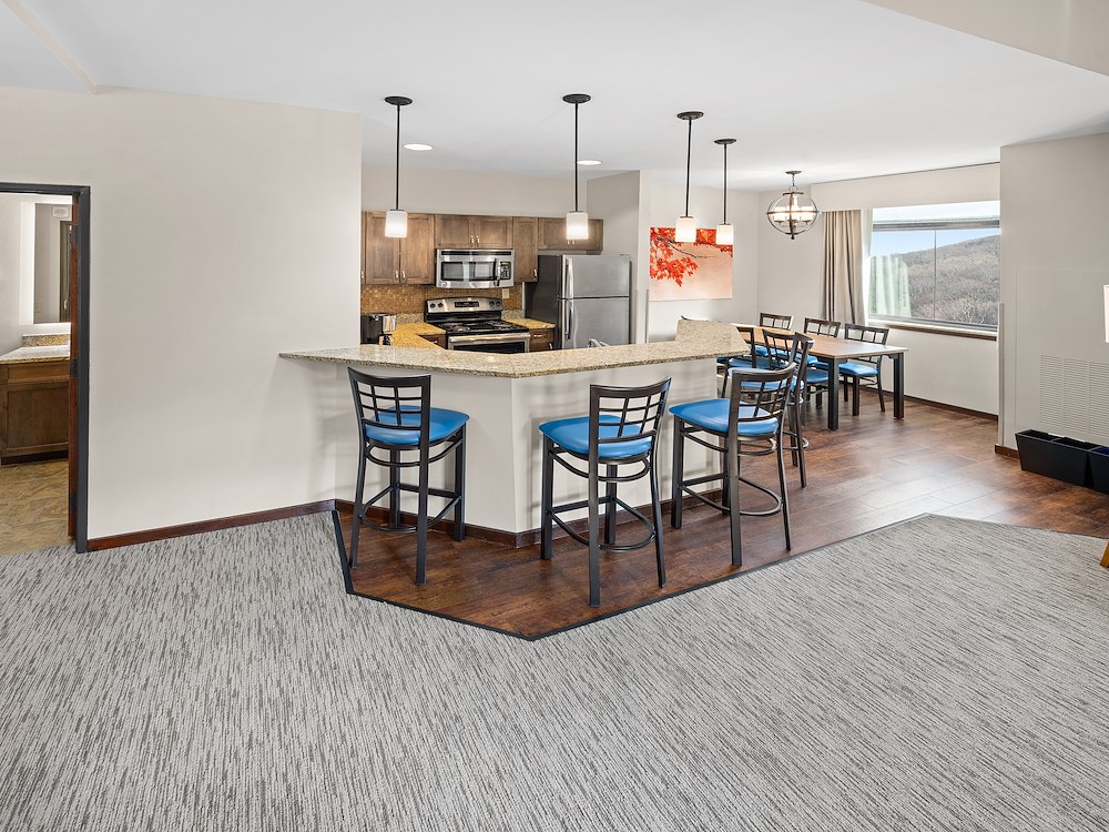 Camelback Resort Lodging Photos | Poconos, PA