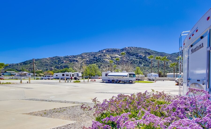 RV Resort in San Diego County | Oak Creek RV Resort - Sunland