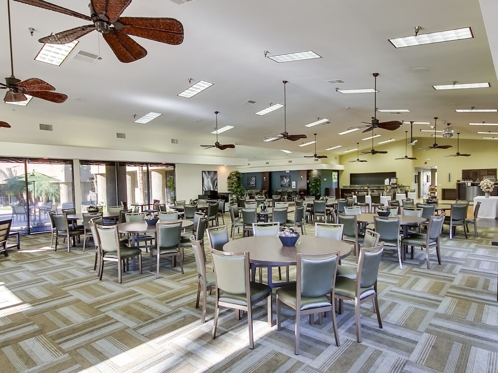 Palm Springs RV Resort Photos | Emerald Desert RV Resort - Sunland