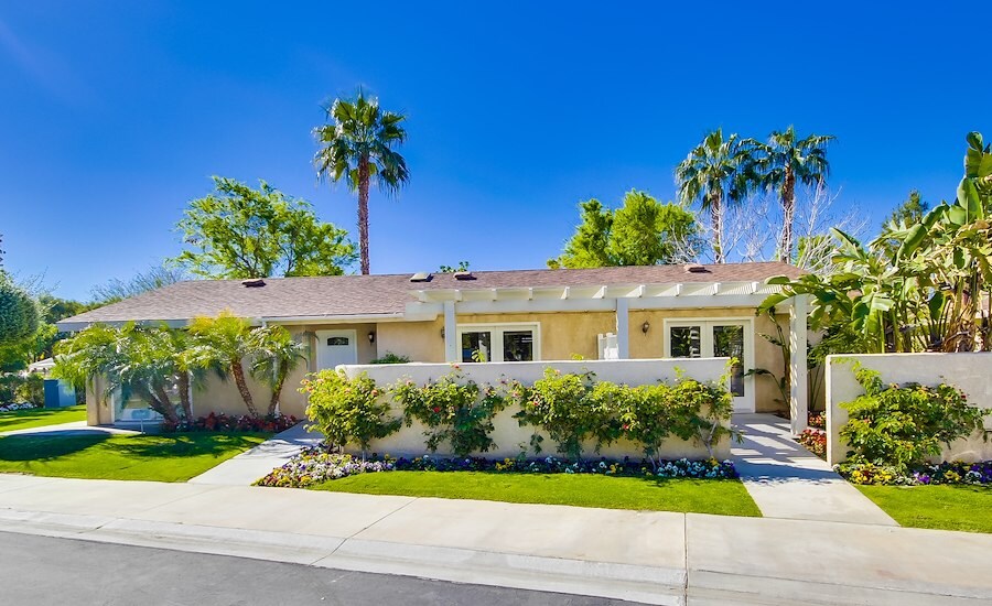 Palm Desert RV Resort | Sunland Emerald Desert RV Resort