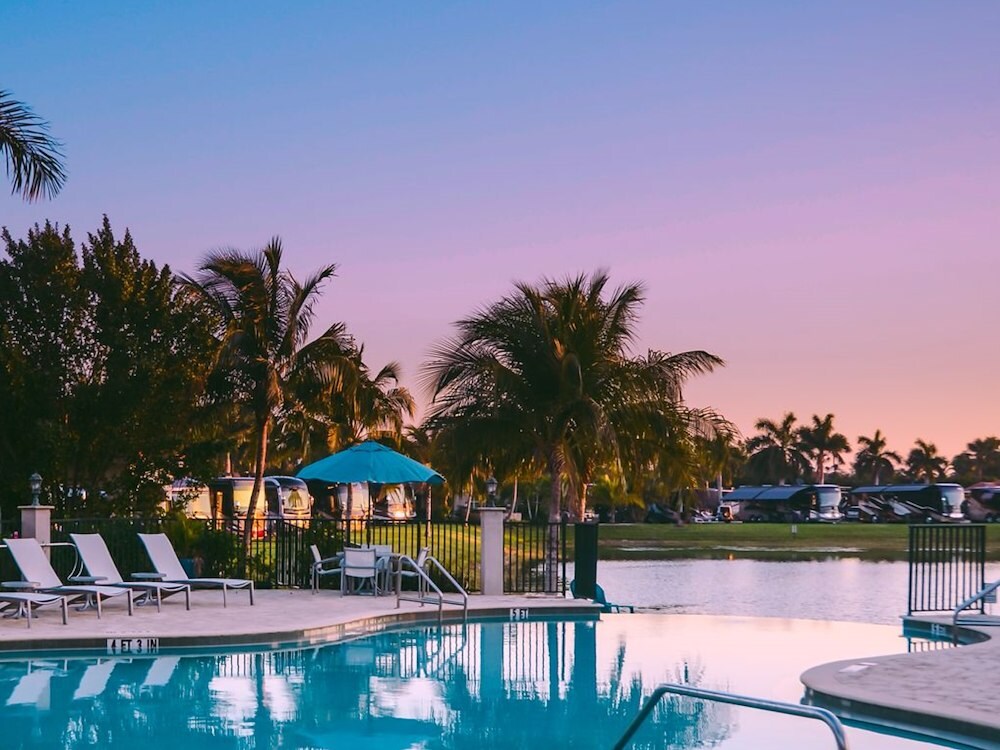 Naples RV Resort Photos | Naples Motorcoach Resort & Boat Club - Sunland
