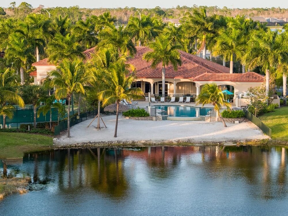 Naples RV Resort Photos | Naples Motorcoach Resort & Boat Club - Sunland