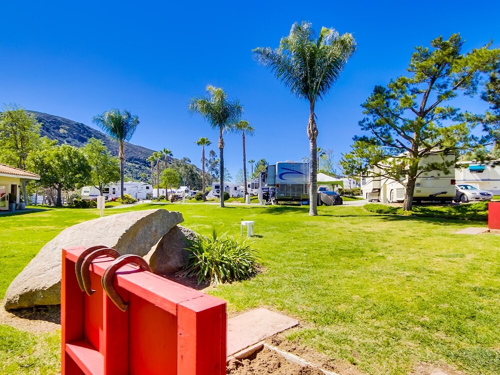 San Diego RV Resort Photos | Oak Greek RV Resort - Sunland