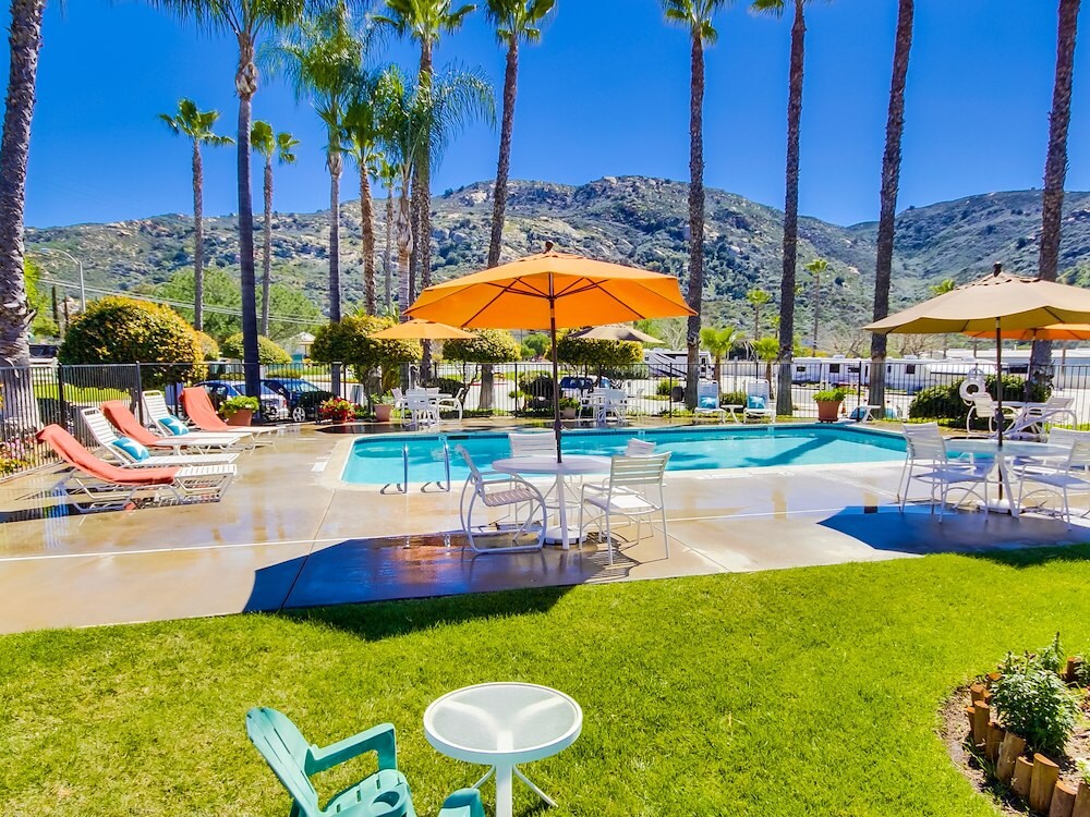 San Diego RV Resort Photos | Oak Greek RV Resort - Sunland