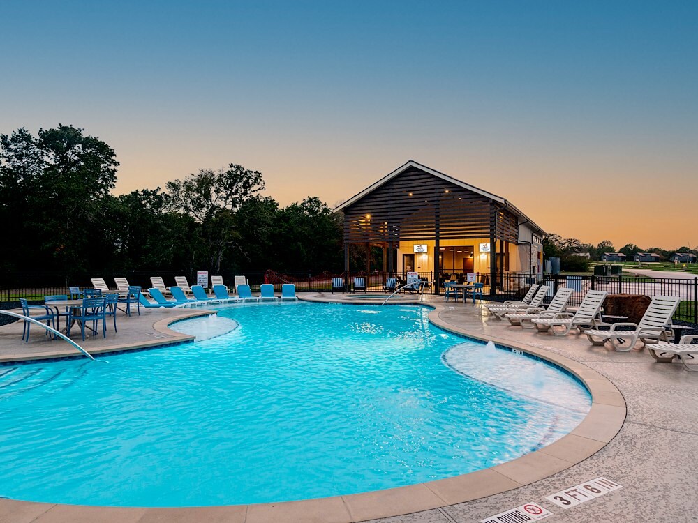 Family Resort Near Kyle Field & Texas A&M | Great Escapes Bryan–College ...