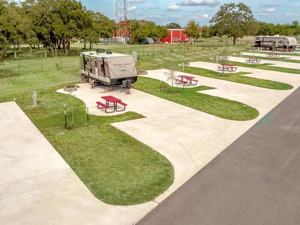 Places to Stay Near Veterans Park & Athletic Complex | Great Escapes ...