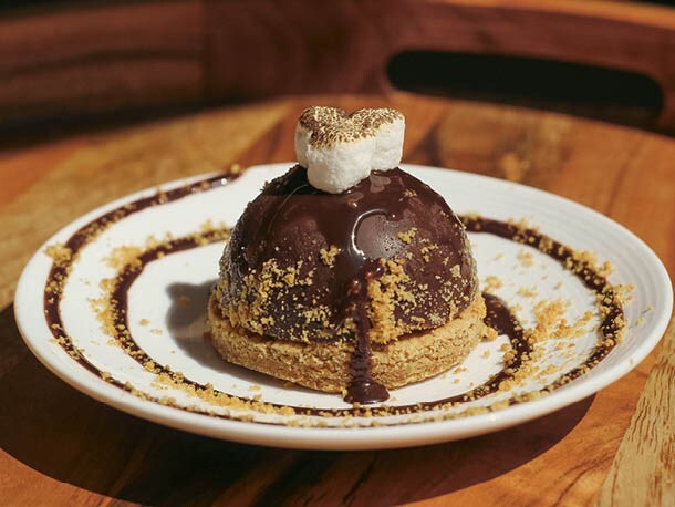 Indoor & Outdoor Dining - Ellicott City - Turf Valley Resort