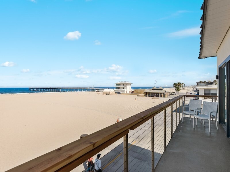 Beachfront Rooms & Suites at Sea Sprite Beach Club