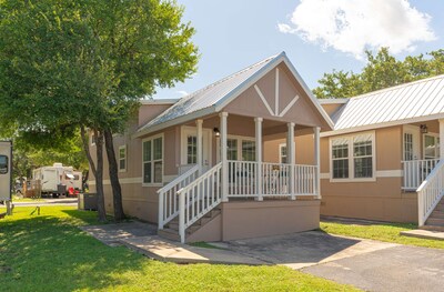 Sun Retreats San Antonio West