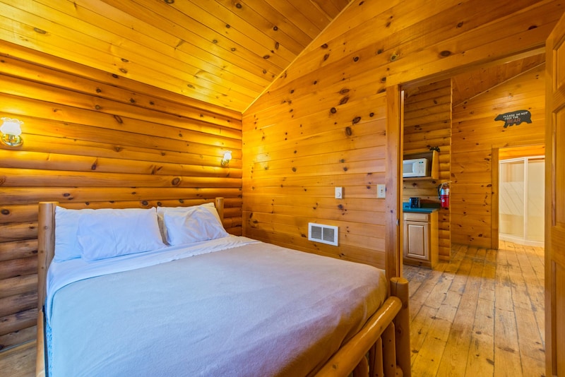 Ways to Stay | Jellystone Park Warrens, WI