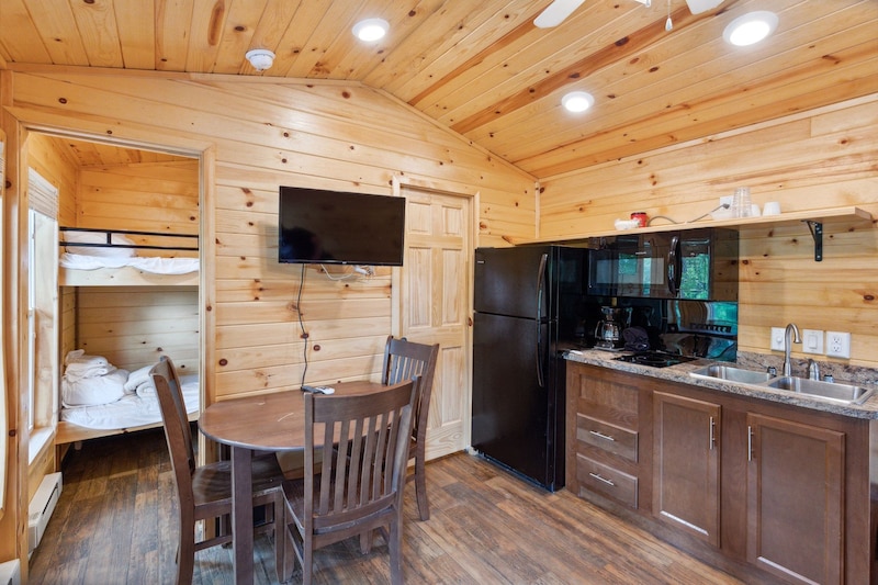 Jellystone Park™ Cleveland Sandusky Outdoor Family Glamping and Camping ...