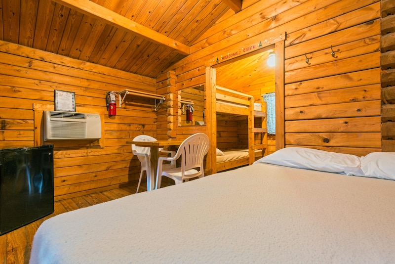 Ways to Stay | Jellystone Park Warrens, WI