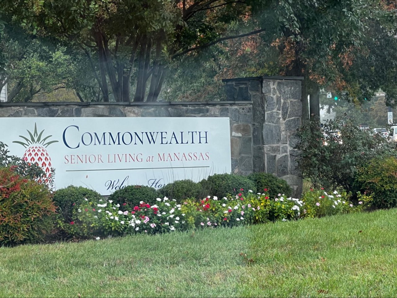 Commonwealth Senior Living celebrates community awards.