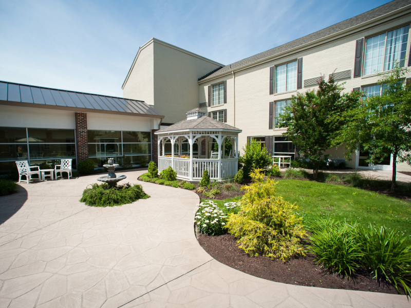 Life at Commonwealth Senior Living at Leigh Hall