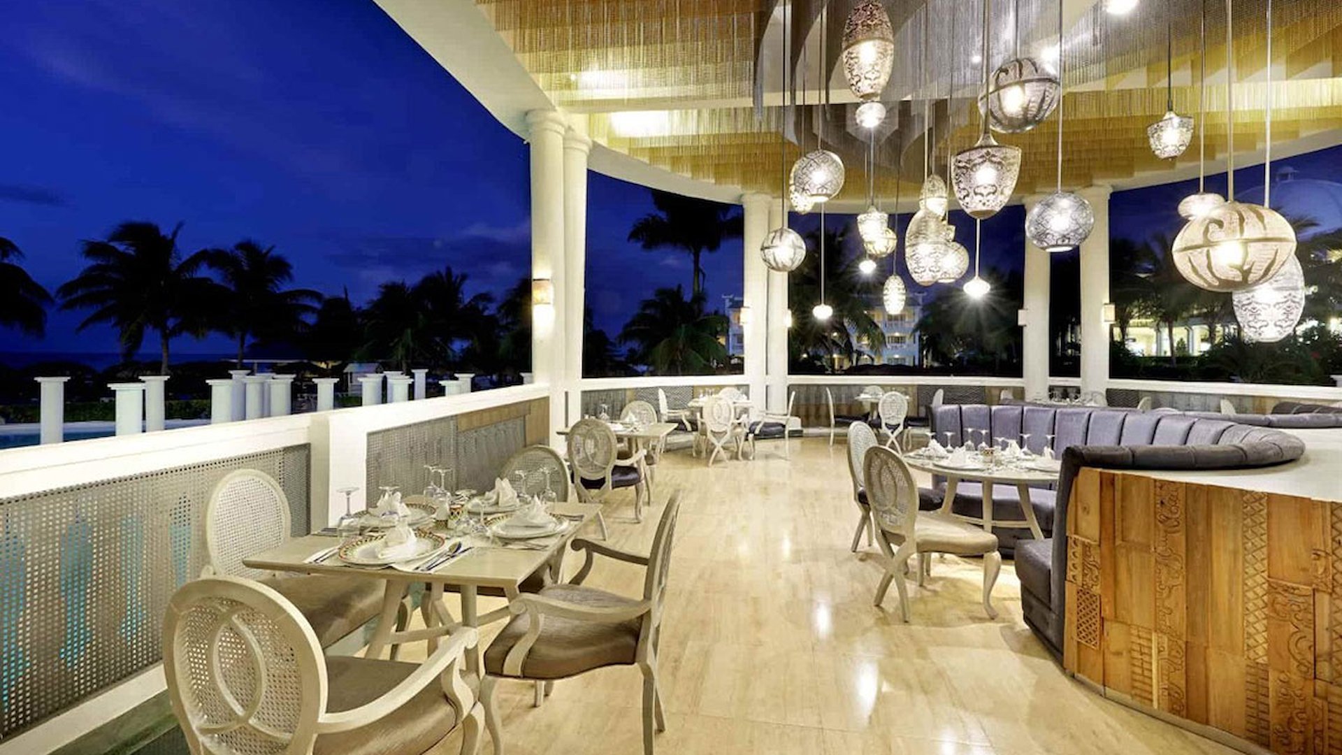 The Signature Level at Grand Palladium Lady Hamilton Resort & Spa ...